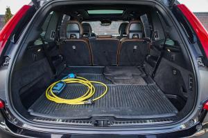 Black Volvo XC90 2018 in Marijampole, with an engine capacity of 1.97 L and mileage of 265 thousand km for 30850 €, photo 12 on AUTOMOTO.COM.LV