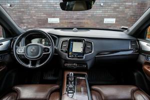 Black Volvo XC90 2018 in Marijampole, with an engine capacity of 1.97 L and mileage of 265 thousand km for 30850 €, photo 16 on AUTOMOTO.COM.LV