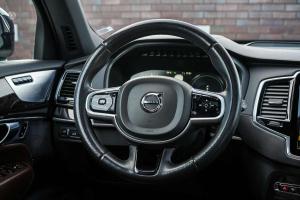 Black Volvo XC90 2018 in Marijampole, with an engine capacity of 1.97 L and mileage of 265 thousand km for 30850 €, photo 18 on AUTOMOTO.COM.LV