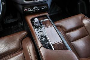 Black Volvo XC90 2018 in Marijampole, with an engine capacity of 1.97 L and mileage of 265 thousand km for 30850 €, photo 24 on AUTOMOTO.COM.LV