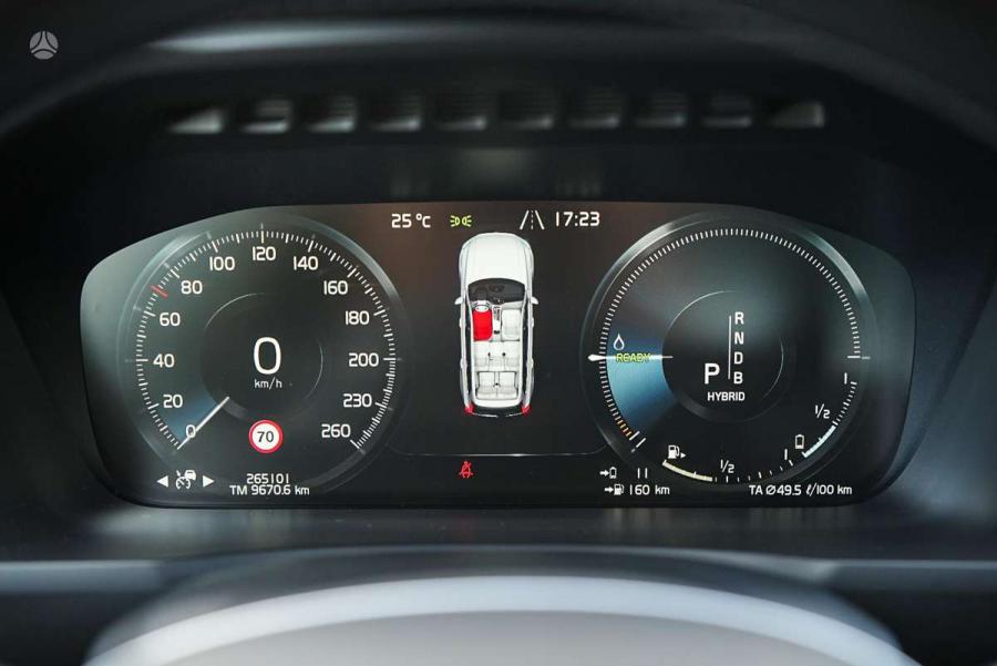 Black Volvo XC90 2018 in Marijampole, with an engine capacity of 1.97 L and mileage of 265 thousand km for 30850 €, photo 25 on AUTOMOTO.COM.LV