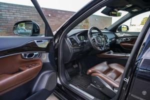 Black Volvo XC90 2018 in Marijampole, with an engine capacity of 1.97 L and mileage of 265 thousand km for 30850 €, photo 27 on AUTOMOTO.COM.LV