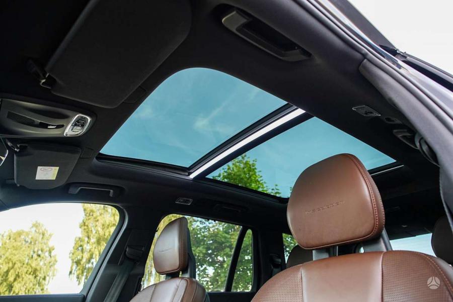 Black Volvo XC90 2018 in Marijampole, with an engine capacity of 1.97 L and mileage of 265 thousand km for 30850 €, photo 31 on AUTOMOTO.COM.LV