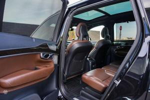 Black Volvo XC90 2018 in Marijampole, with an engine capacity of 1.97 L and mileage of 265 thousand km for 30850 €, photo 36 on AUTOMOTO.COM.LV