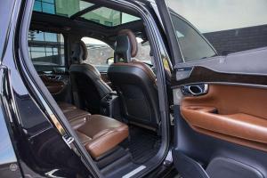 Black Volvo XC90 2018 in Marijampole, with an engine capacity of 1.97 L and mileage of 265 thousand km for 30850 €, photo 40 on AUTOMOTO.COM.LV