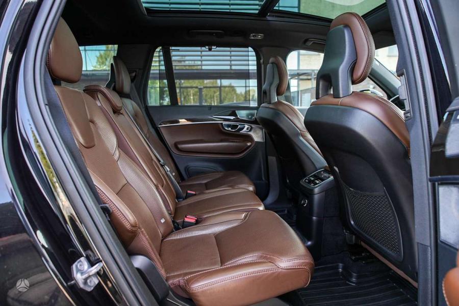 Black Volvo XC90 2018 in Marijampole, with an engine capacity of 1.97 L and mileage of 265 thousand km for 30850 €, photo 41 on AUTOMOTO.COM.LV