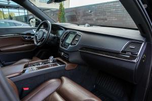 Black Volvo XC90 2018 in Marijampole, with an engine capacity of 1.97 L and mileage of 265 thousand km for 30850 €, photo 43 on AUTOMOTO.COM.LV