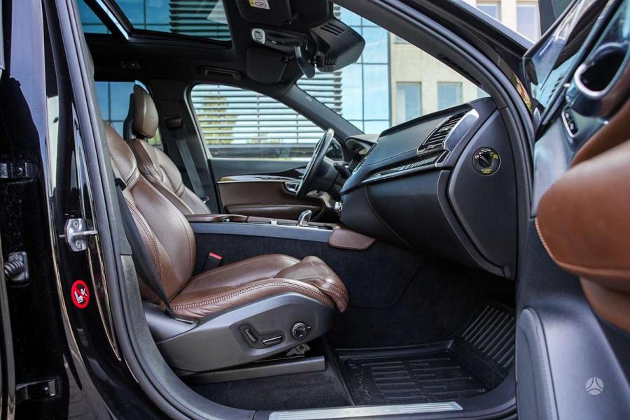 Black Volvo XC90 2018 in Marijampole, with an engine capacity of 1.97 L and mileage of 265 thousand km for 30850 €, photo 44 on AUTOMOTO.COM.LV