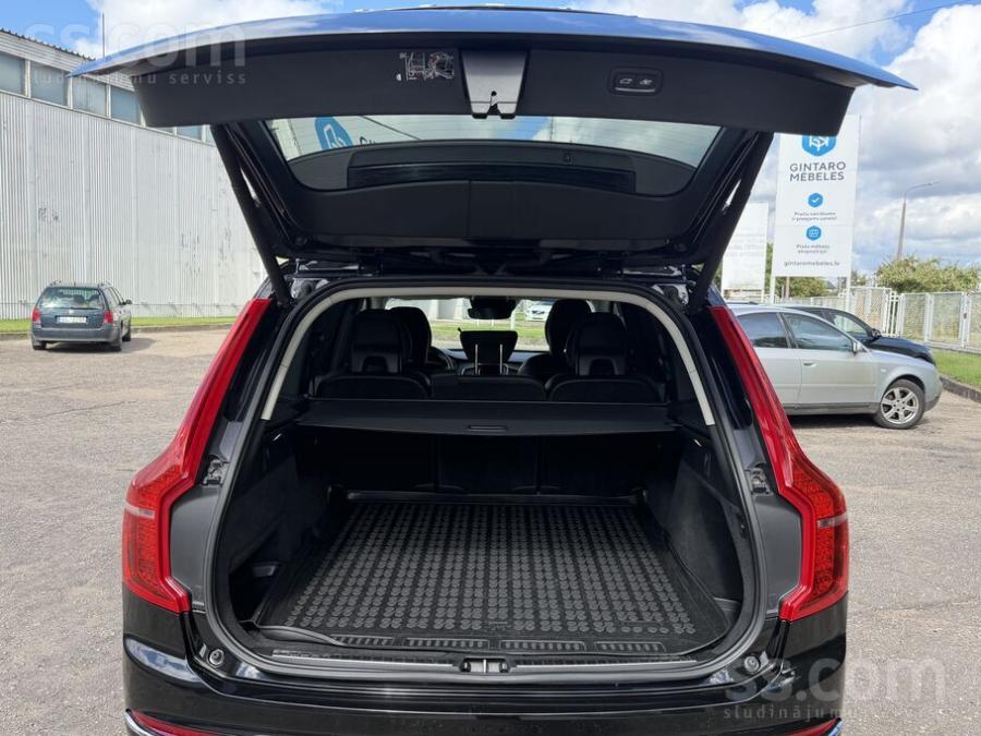 Black Volvo XC90 2018 in Daugavpils, with an engine capacity of 2.00 L and mileage of 204 thousand km for 25900 €, photo 5 on AUTOMOTO.COM.LV