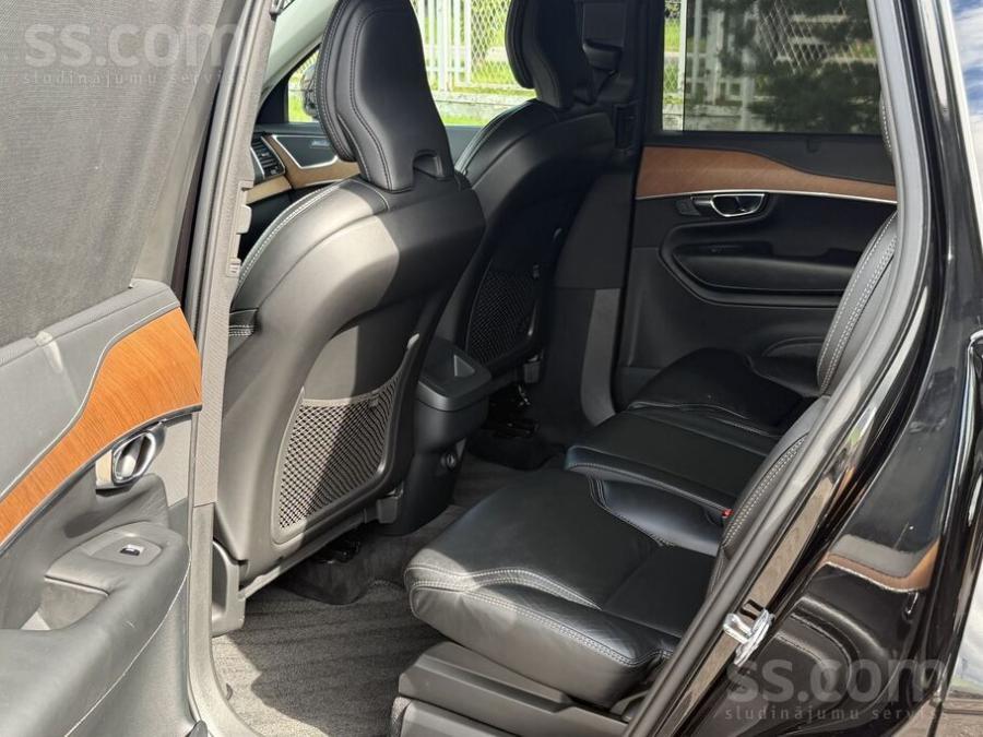 Black Volvo XC90 2018 in Daugavpils, with an engine capacity of 2.00 L and mileage of 204 thousand km for 25900 €, photo 8 on AUTOMOTO.COM.LV