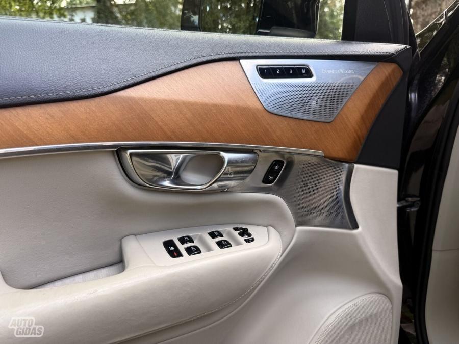 Melns Volvo XC90 2018 Panevēža, ar dzinēja tilpumu 2.00 L un nobraukumu 293 tūkst. km par 25500 €, foto 15 vietnē AUTOMOTO.COM.LV