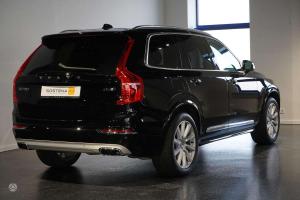 Melns Volvo XC90 2019 Viļņa, ar dzinēja tilpumu 1.97 L un nobraukumu 92 tūkst. km par 34450 €, foto 3 vietnē AUTOMOTO.COM.LV