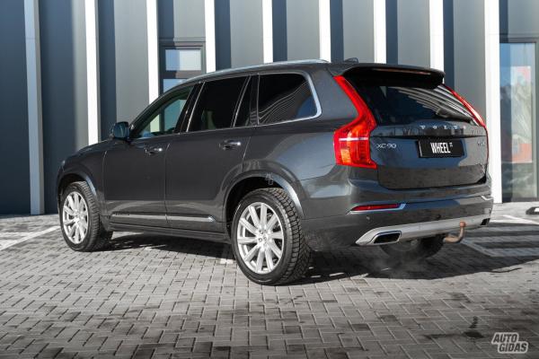 Black Volvo XC90 2019 in Vilnius, with an engine capacity of 2.00 L and mileage of 112 thousand km for 32000 €, photo 3 on AUTOMOTO.COM.LV