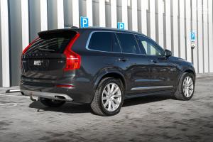 Black Volvo XC90 2019 in Vilnius, with an engine capacity of 2.00 L and mileage of 112 thousand km for 32000 €, photo 5 on AUTOMOTO.COM.LV