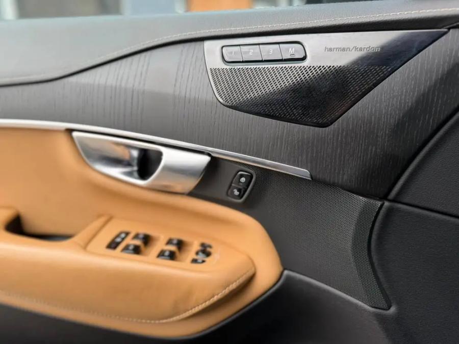 Melns Volvo XC90 2019 Rīga, ar dzinēja tilpumu 2.00 L un nobraukumu 117 tūkst. km par 28500 €, foto 12 vietnē AUTOMOTO.COM.LV