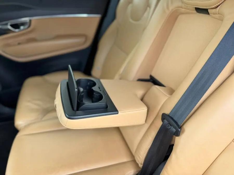 Melns Volvo XC90 2019 Rīga, ar dzinēja tilpumu 2.00 L un nobraukumu 117 tūkst. km par 28500 €, foto 21 vietnē AUTOMOTO.COM.LV