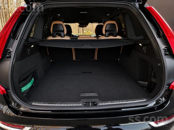 Black Volvo XC90 2019 in Riga, with an engine capacity of 2.00 L and mileage of 170 thousand km for 28499 €, photo 7 on AUTOMOTO.COM.LV