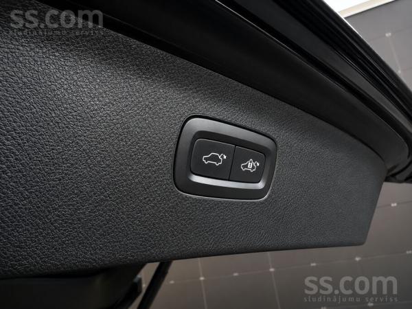 Black Volvo XC90 2019 in Riga, with an engine capacity of 2.00 L and mileage of 170 thousand km for 28499 €, photo 8 on AUTOMOTO.COM.LV