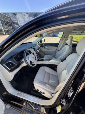 Black Volvo XC90 2019 in Kaunas, with an engine capacity of 1.97 L and mileage of 39 thousand km for 28600 €, photo 8 on AUTOMOTO.COM.LV