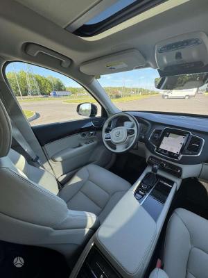 Black Volvo XC90 2019 in Kaunas, with an engine capacity of 1.97 L and mileage of 39 thousand km for 28600 €, photo 9 on AUTOMOTO.COM.LV