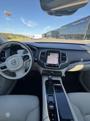 Black Volvo XC90 2019 in Kaunas, with an engine capacity of 1.97 L and mileage of 39 thousand km for 28600 €, photo 13 on AUTOMOTO.COM.LV