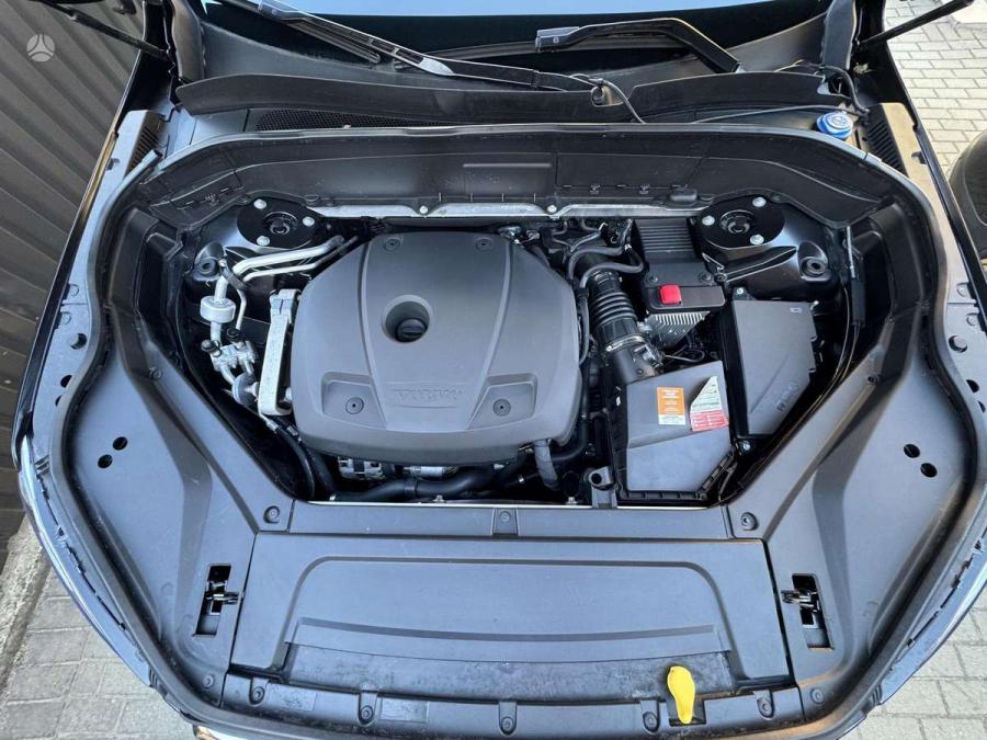 Black Volvo XC90 2019 in Kaunas, with an engine capacity of 1.97 L and mileage of 39 thousand km for 28600 €, photo 14 on AUTOMOTO.COM.LV