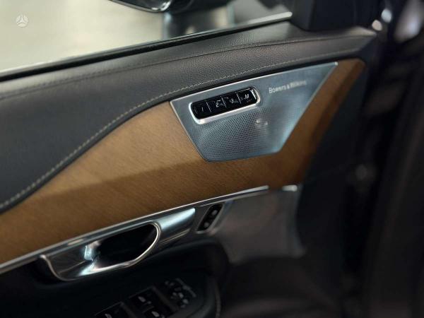 Black Volvo XC90 2019 in Klaipeda, with an engine capacity of 1.97 L and mileage of 155 thousand km for 24900 €, photo 10 on AUTOMOTO.COM.LV