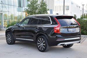 Black Volvo XC90 2019 in Vilnius, with an engine capacity of 1.97 L and mileage of 295 thousand km for 22999 €, photo 11 on AUTOMOTO.COM.LV