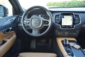 Black Volvo XC90 2019 in Vilnius, with an engine capacity of 1.97 L and mileage of 295 thousand km for 22999 €, photo 19 on AUTOMOTO.COM.LV