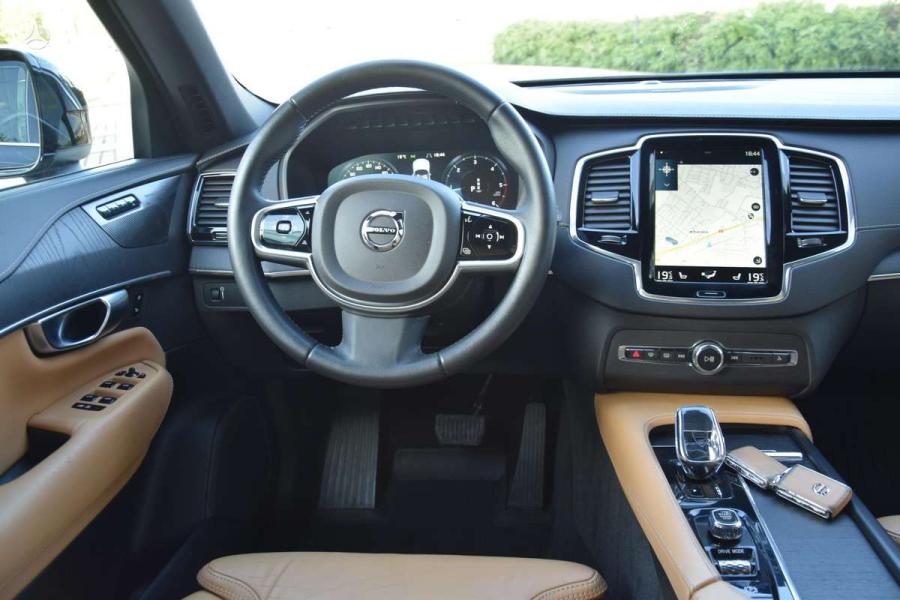 Black Volvo XC90 2019 in Vilnius, with an engine capacity of 1.97 L and mileage of 295 thousand km for 22999 €, photo 19 on AUTOMOTO.COM.LV