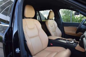 Black Volvo XC90 2019 in Vilnius, with an engine capacity of 1.97 L and mileage of 295 thousand km for 22999 €, photo 23 on AUTOMOTO.COM.LV