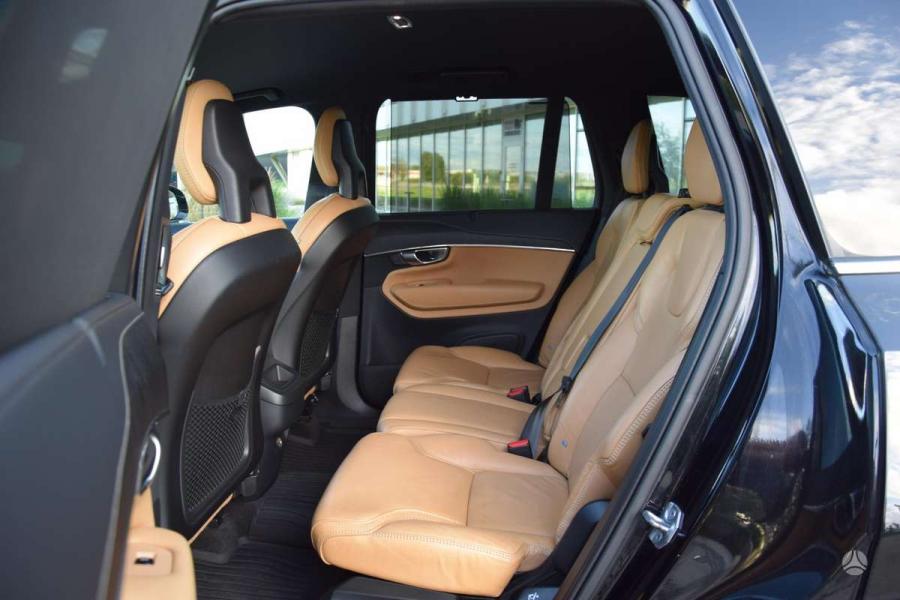 Black Volvo XC90 2019 in Vilnius, with an engine capacity of 1.97 L and mileage of 295 thousand km for 22999 €, photo 25 on AUTOMOTO.COM.LV