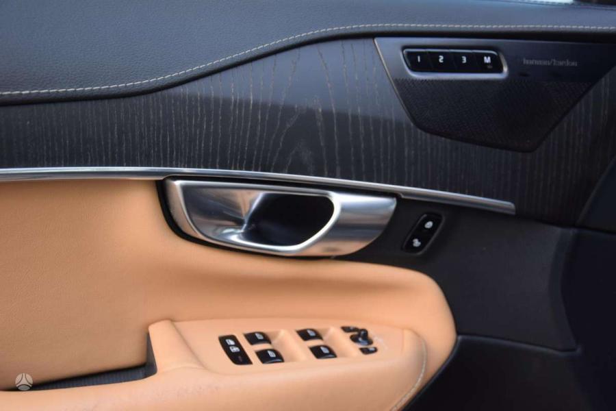 Black Volvo XC90 2019 in Vilnius, with an engine capacity of 1.97 L and mileage of 295 thousand km for 22999 €, photo 27 on AUTOMOTO.COM.LV