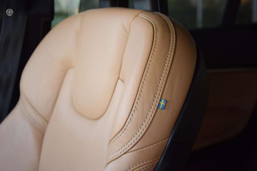Black Volvo XC90 2019 in Vilnius, with an engine capacity of 1.97 L and mileage of 295 thousand km for 22999 €, photo 28 on AUTOMOTO.COM.LV
