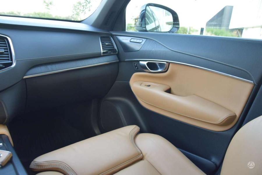 Black Volvo XC90 2019 in Vilnius, with an engine capacity of 1.97 L and mileage of 295 thousand km for 22999 €, photo 29 on AUTOMOTO.COM.LV