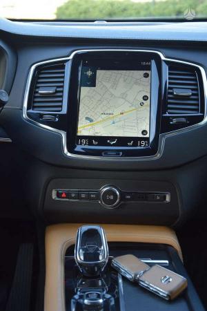 Black Volvo XC90 2019 in Vilnius, with an engine capacity of 1.97 L and mileage of 295 thousand km for 22999 €, photo 31 on AUTOMOTO.COM.LV