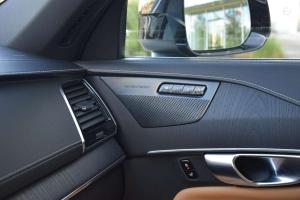 Black Volvo XC90 2019 in Vilnius, with an engine capacity of 1.97 L and mileage of 295 thousand km for 22999 €, photo 32 on AUTOMOTO.COM.LV