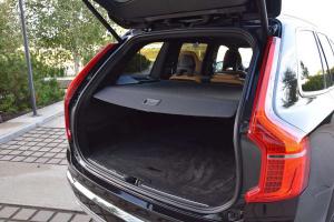 Black Volvo XC90 2019 in Vilnius, with an engine capacity of 1.97 L and mileage of 295 thousand km for 22999 €, photo 40 on AUTOMOTO.COM.LV
