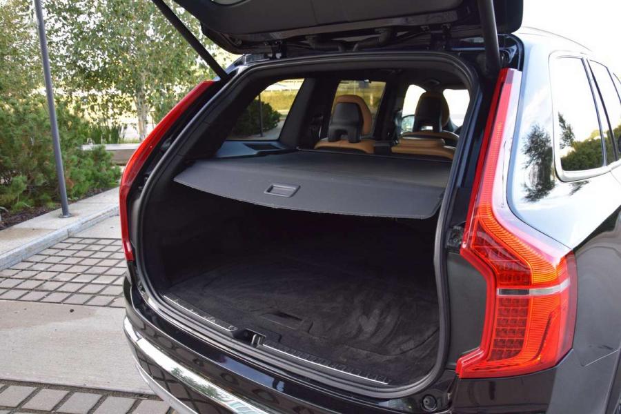 Black Volvo XC90 2019 in Vilnius, with an engine capacity of 1.97 L and mileage of 295 thousand km for 22999 €, photo 40 on AUTOMOTO.COM.LV