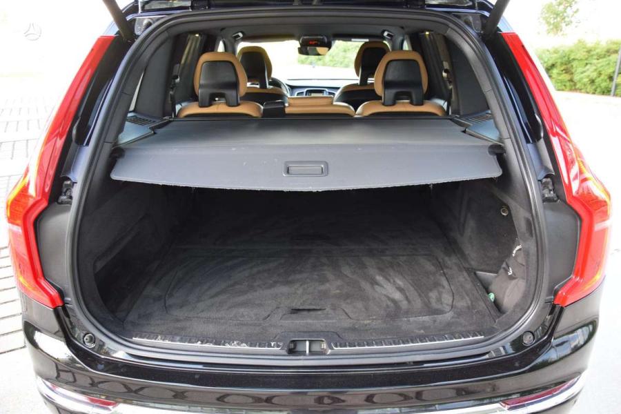 Black Volvo XC90 2019 in Vilnius, with an engine capacity of 1.97 L and mileage of 295 thousand km for 22999 €, photo 41 on AUTOMOTO.COM.LV