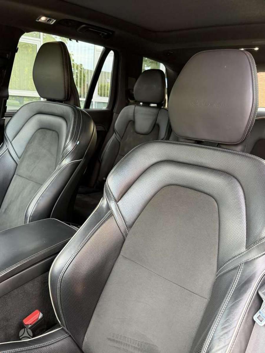 Black Volvo XC90 2019 in Sakiai, with an engine capacity of 1.97 L and mileage of 174 thousand km for 28000 €, photo 17 on AUTOMOTO.COM.LV