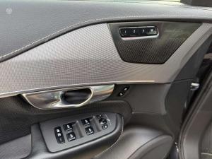 Black Volvo XC90 2019 in Sakiai, with an engine capacity of 1.97 L and mileage of 174 thousand km for 28000 €, photo 18 on AUTOMOTO.COM.LV