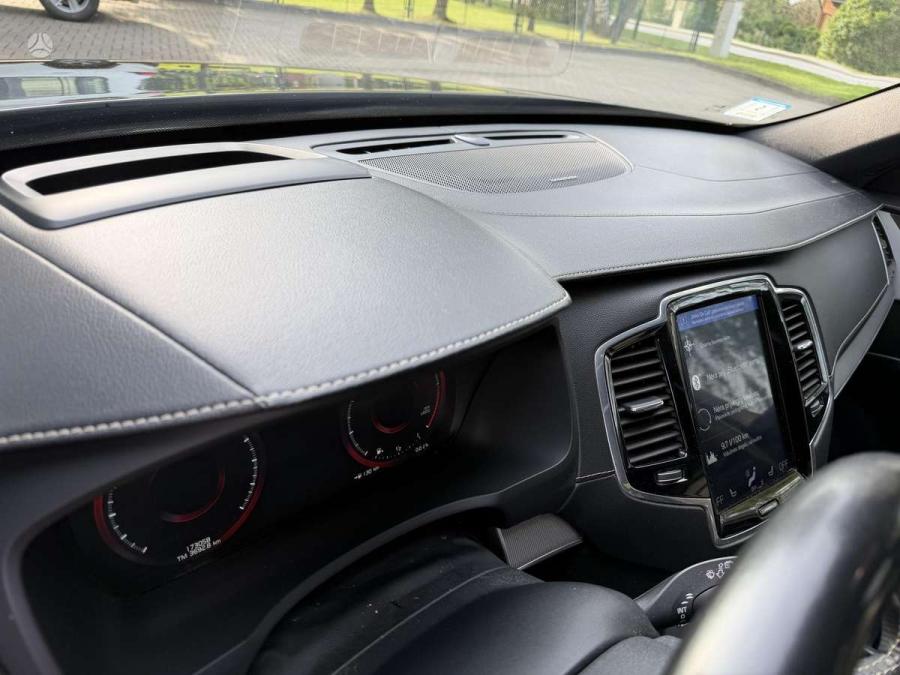 Black Volvo XC90 2019 in Sakiai, with an engine capacity of 1.97 L and mileage of 174 thousand km for 28000 €, photo 19 on AUTOMOTO.COM.LV