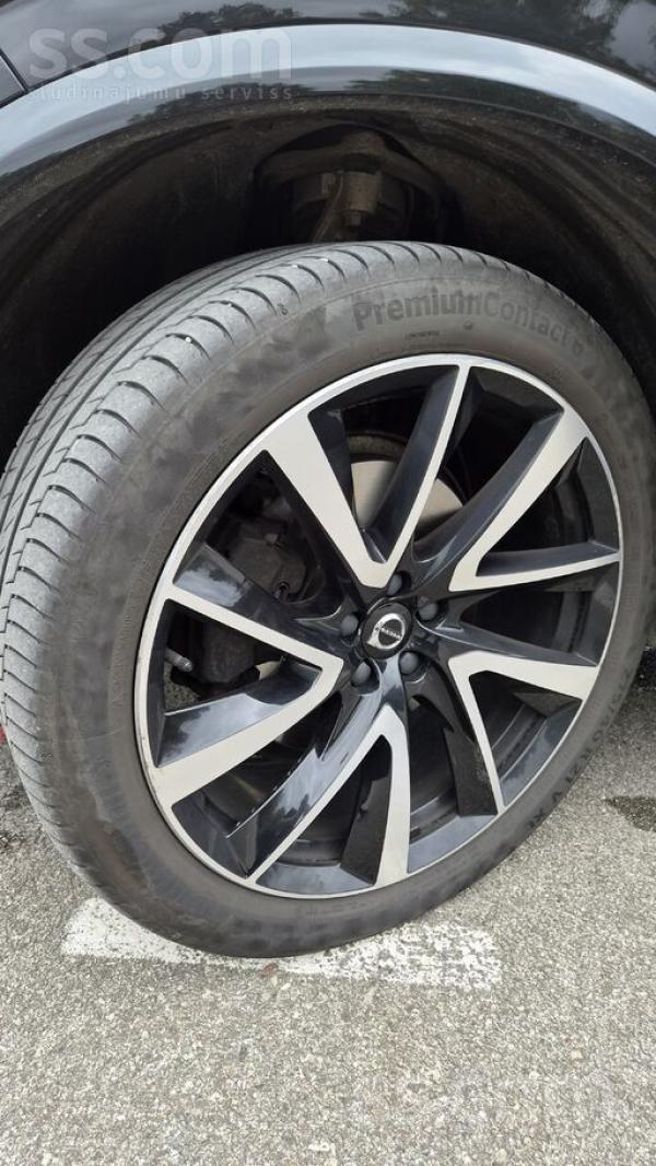 Black Volvo XC90 2019 in Cesis, with an engine capacity of 2.00 L and mileage of 181 thousand km for 29999 €, photo 7 on AUTOMOTO.COM.LV