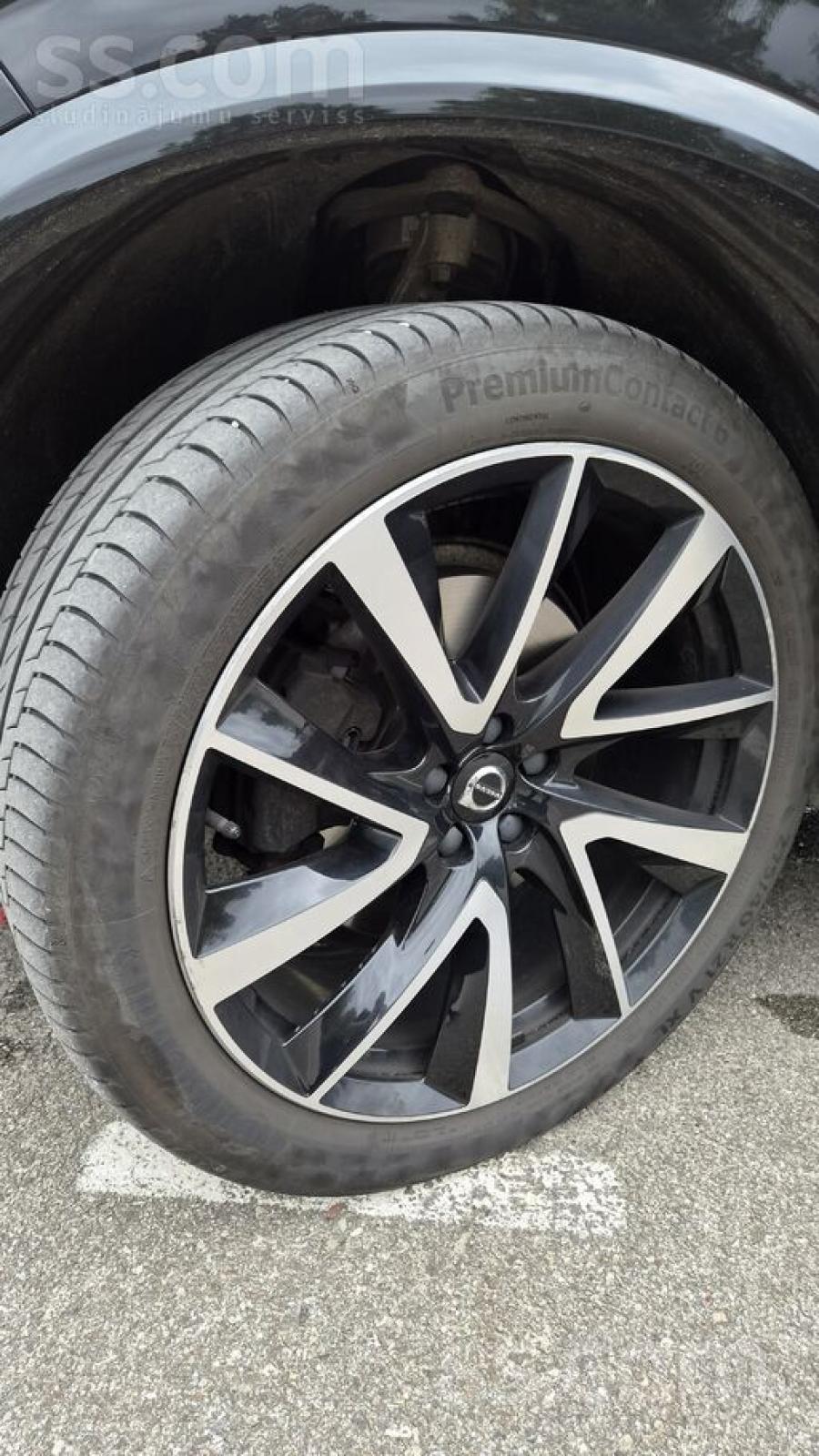 Black Volvo XC90 2019 in Cesis, with an engine capacity of 2.00 L and mileage of 181 thousand km for 29999 €, photo 7 on AUTOMOTO.COM.LV