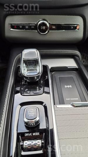 Black Volvo XC90 2019 in Cesis, with an engine capacity of 2.00 L and mileage of 181 thousand km for 29999 €, photo 13 on AUTOMOTO.COM.LV