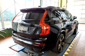 Black Volvo XC90 2020 in Klaipeda, with an engine capacity of 1.97 L and mileage of 114 thousand km for 39900 €, photo 3 on AUTOMOTO.COM.LV