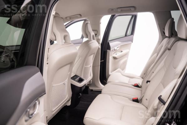 Black Volvo XC90 2020 in Riga, with an engine capacity of 2.00 L and mileage of 135 thousand km for 34999 €, photo 9 on AUTOMOTO.COM.LV