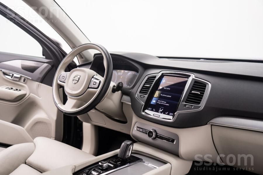 Black Volvo XC90 2020 in Riga, with an engine capacity of 2.00 L and mileage of 135 thousand km for 31999 €, photo 13 on AUTOMOTO.COM.LV