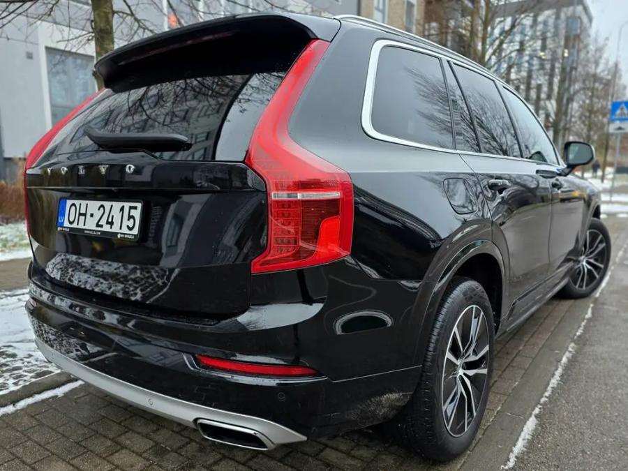 Black Volvo XC90 2020 in Riga, with an engine capacity of 2.00 L and mileage of 260 thousand km for 24490 €, photo 10 on AUTOMOTO.COM.LV